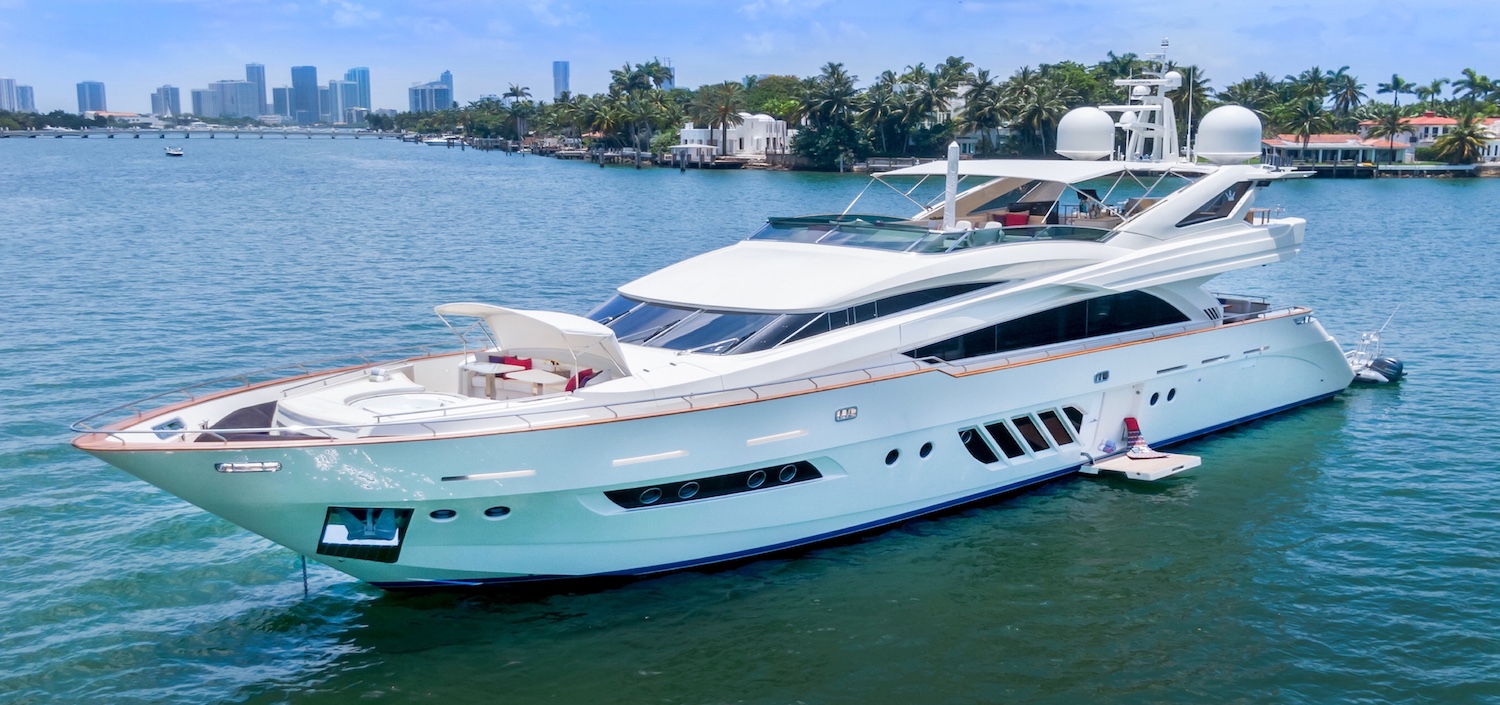 100 ft Dominator Yacht Rental in Miami, FL | Luxury 100 ft Dominator ...